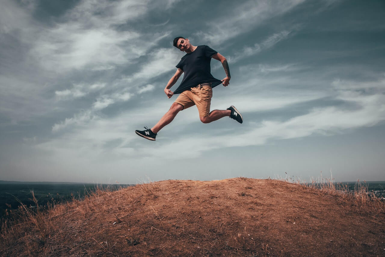 The Best Poses For Skinny Guys [Look Good on Every Picture]